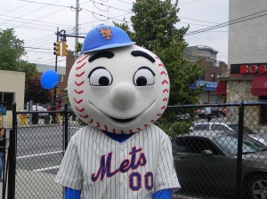 Mr. and Mrs. Met Host exclusive Mets 2014 Ticket Presale For Citi ...